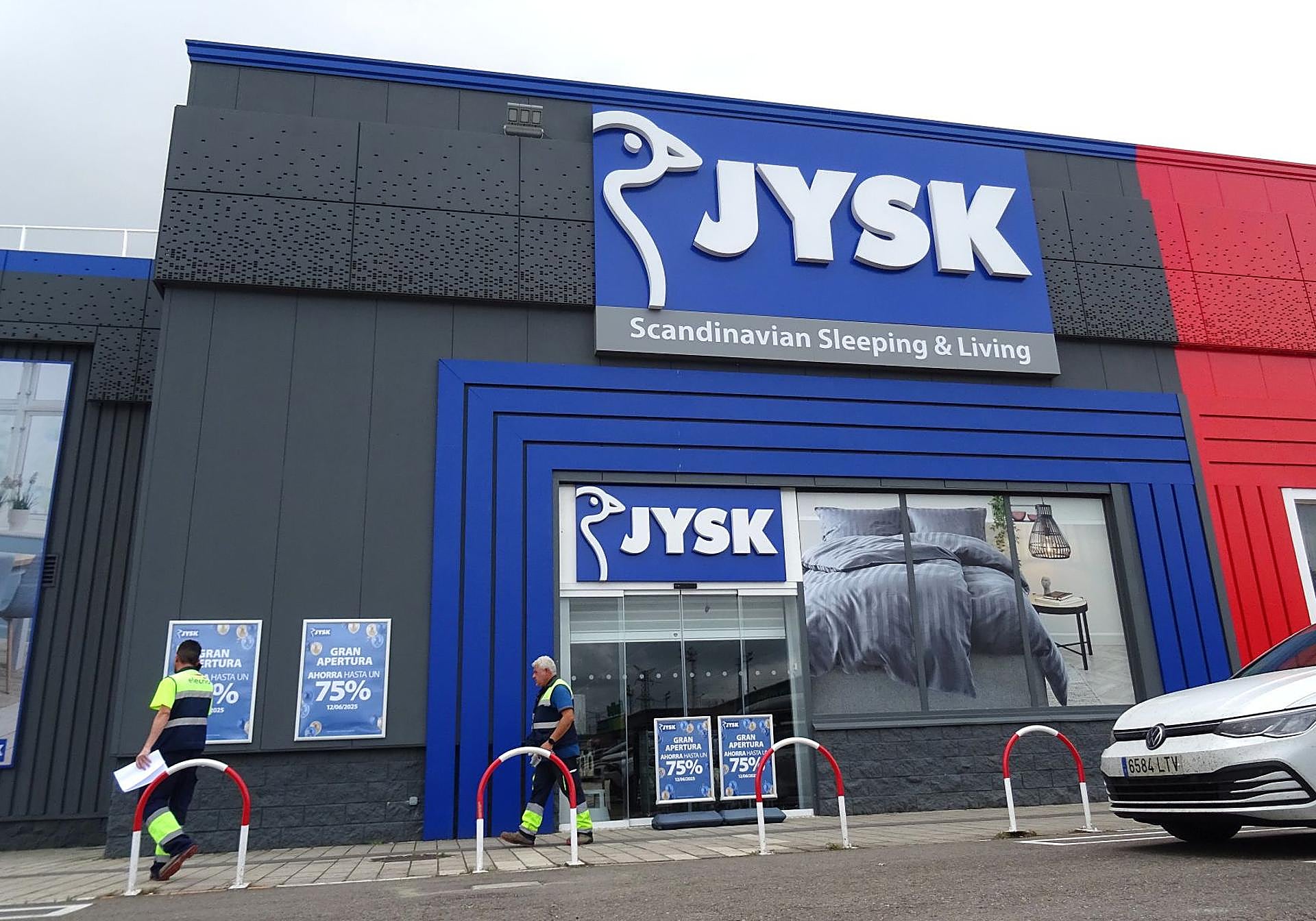 Jysk abrirá el 12 de junio y Muebles Boom ocupará la otra mitad del Toys R Us | El Norte de Castilla